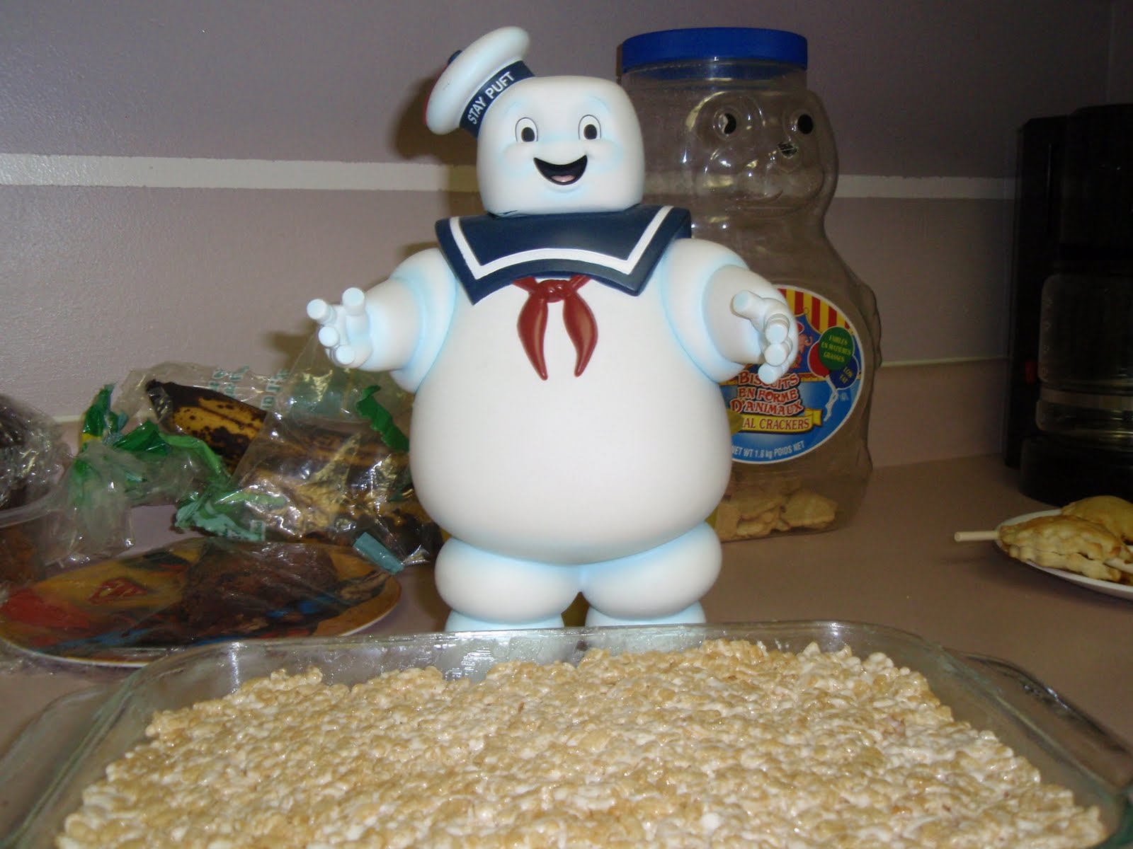 mrsprinkles19: At Home... with the Stay Puft Marshmallow Man