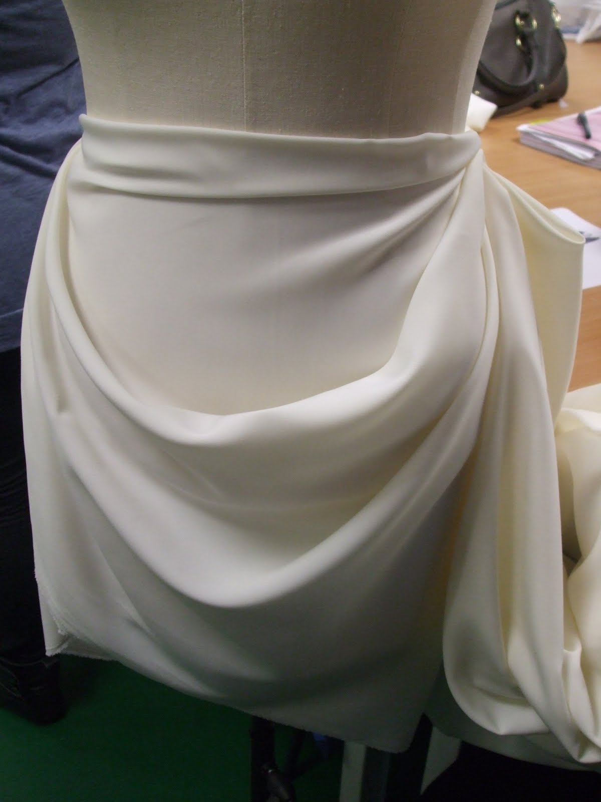 Sarah's FdA Fashion Blog: Draping on the stand.