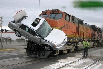 Mengharap Ridhomu: Bagaimana Jika Mobil Mogok di Rel Kereta