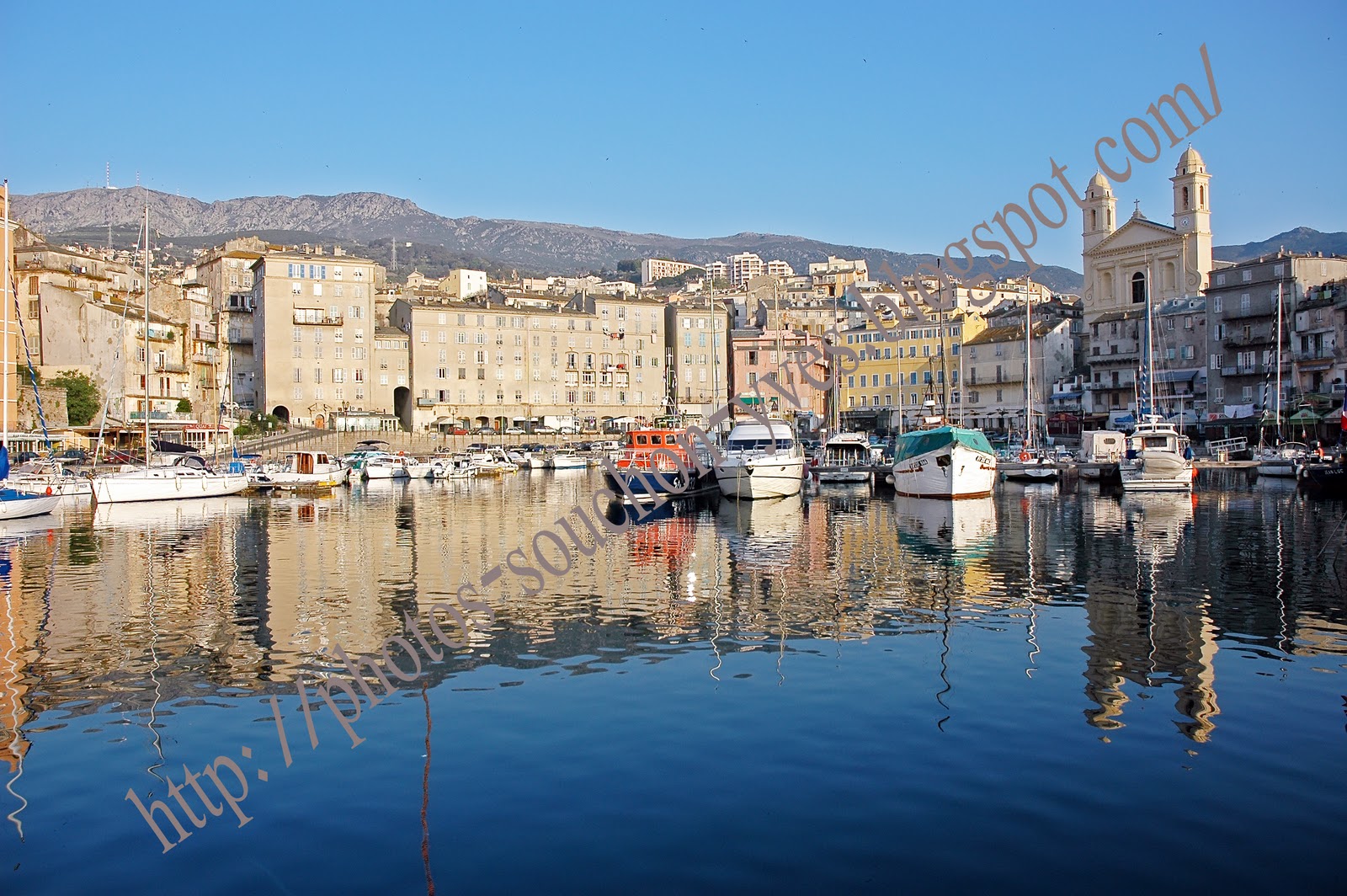 La Corse en photos: Port de Bastia au petit matin