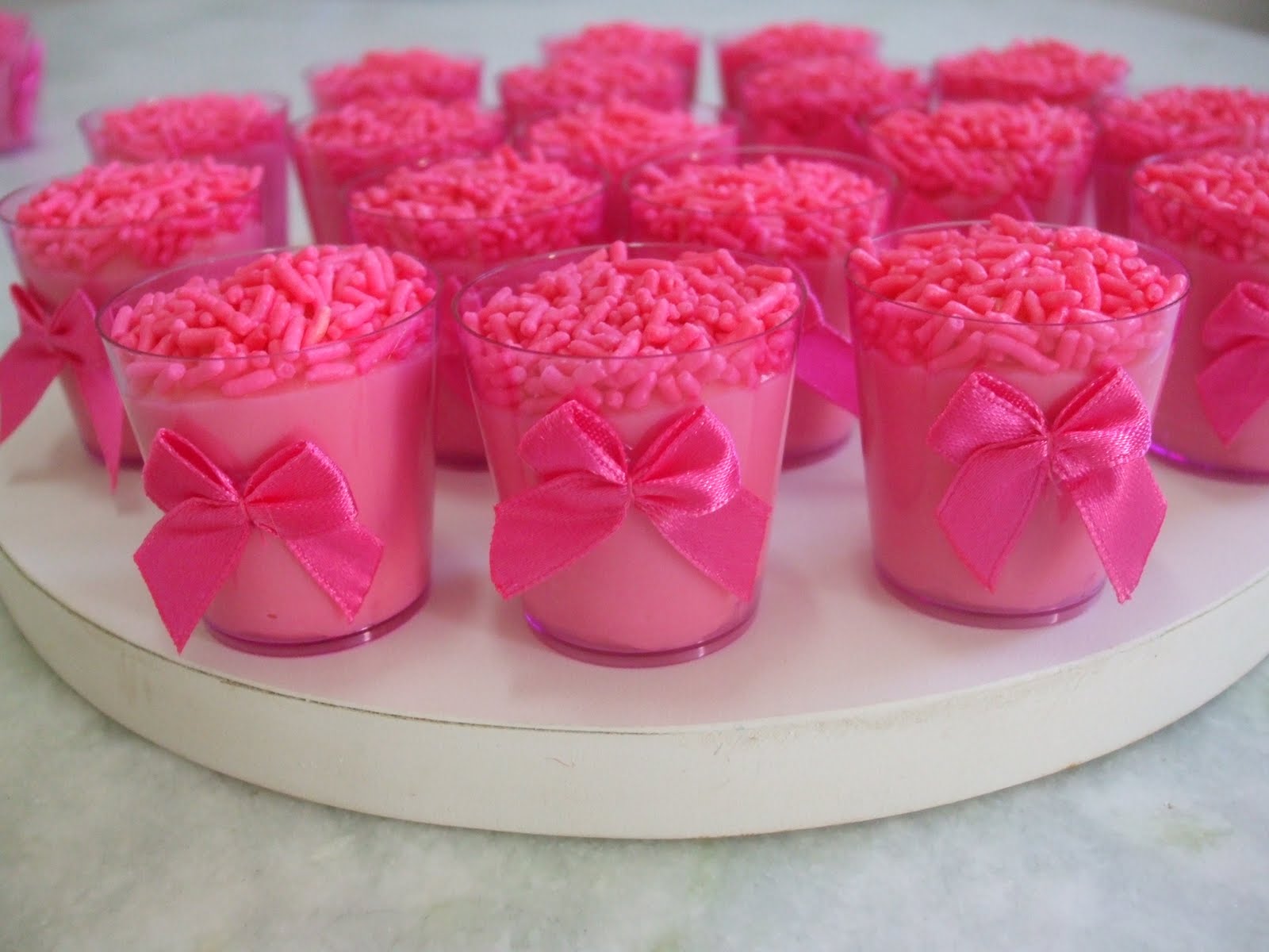 Mini Delícias: Copinho Rosa com doce de Morango Decorado