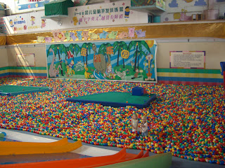 chinachristens: Largest ball pit EVER!!!!