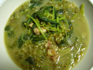 my life & my kitchen: Mongo Guisado (Stewed Mung Beans)
