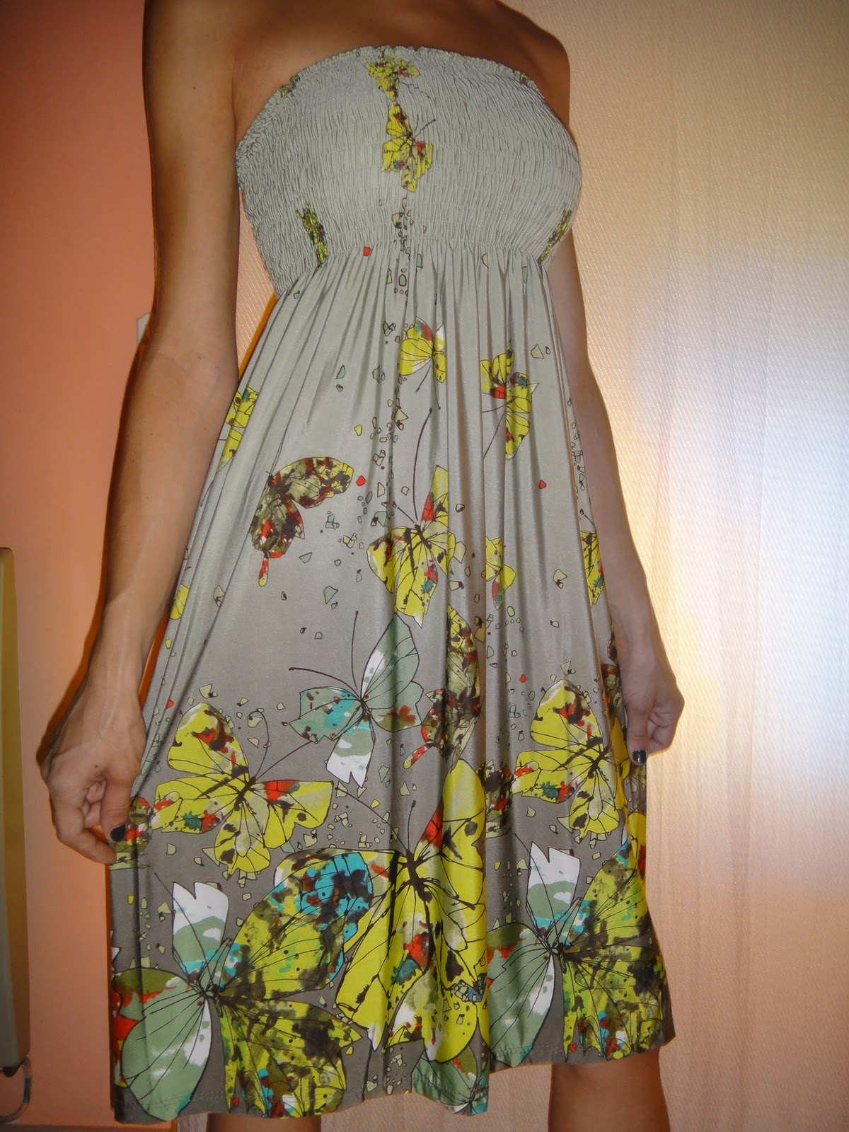 Nuy Indumentaria: VESTIDOS STRAPLESS DE SEDA FRIA!!