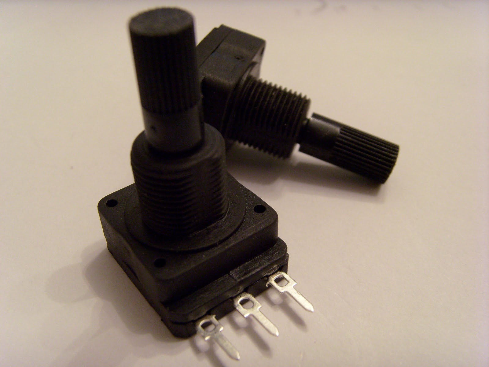 SilentException's TechBlog: Logitech Momo Force (red) hardware calibration