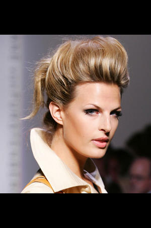 Fashion & Style Tips: Updos