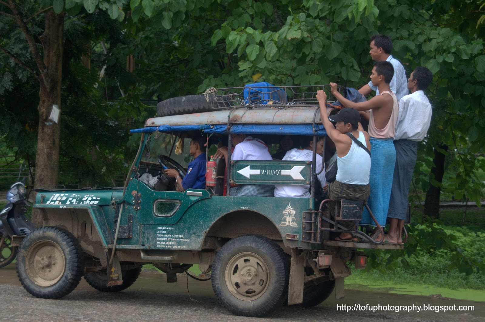 Tofu Photography: Jeep transport