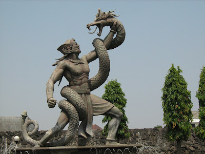 Jalan Jalan with Ardian: Patung Bima dan Ular Naga ( Knight and the Dragon)