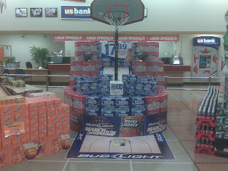 DisplayCraze: March Madness Display