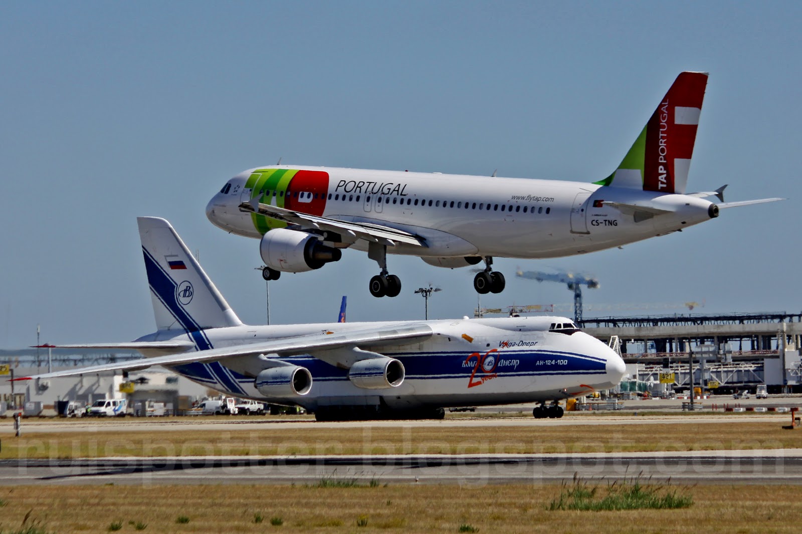 AVIAÇÃO - PLANE SPOTTING - PORTUGAL: RA-82044 - AH-124-100 - VOLGA - DNEPR