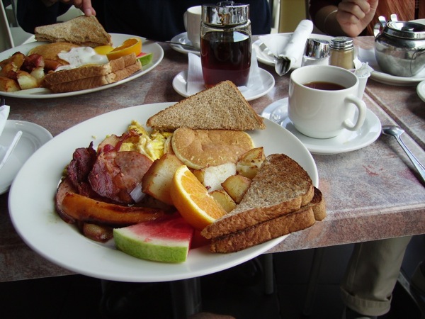 Love me less, but love me longer: Full Canadian breakfast rue Crescent
