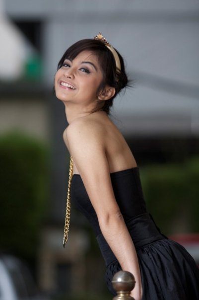 House Horny: T2 Sexy Indonesian Singer