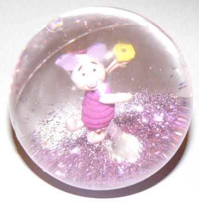 Disney Snowglobes Collectors Guide: Piglet Snowglobe Ball