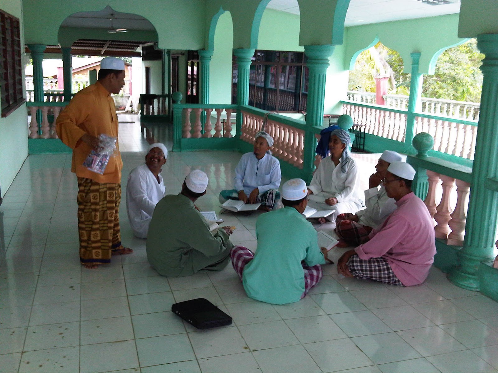 YB DATUK MOHD TAJUDIN ABDULLAH: Sembahyang Jumaat Di Masjid AlMuhtadin ...