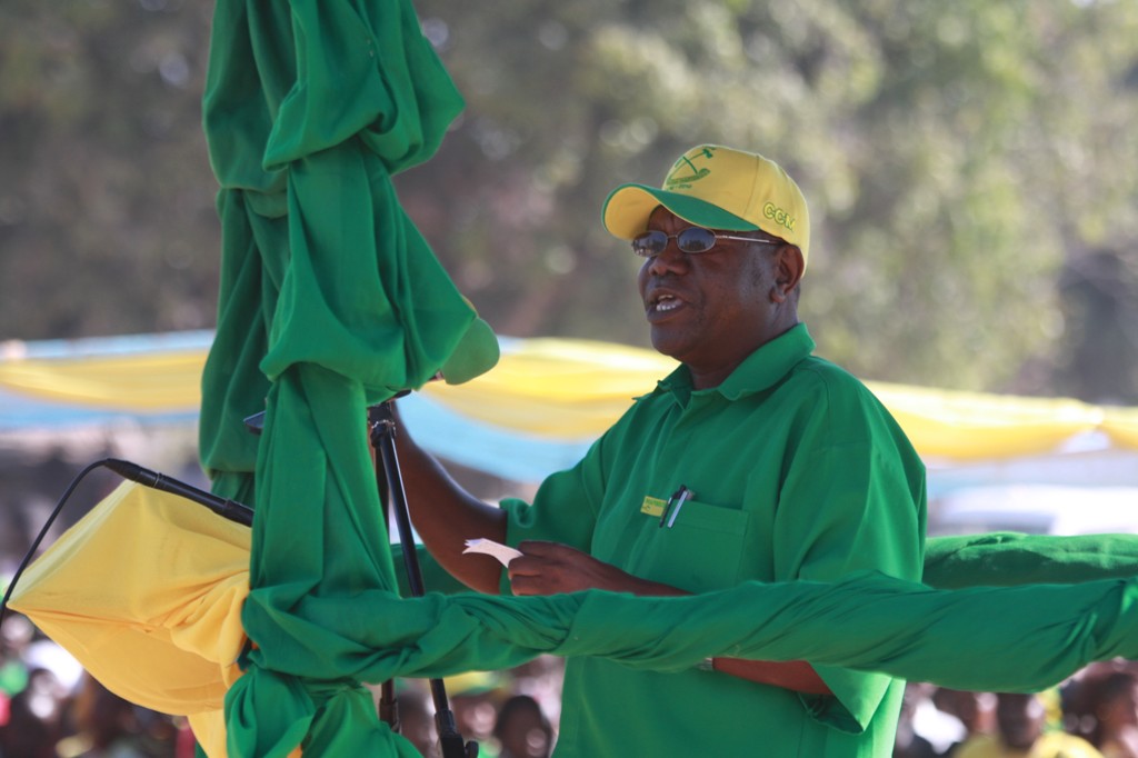 JakayaKikwete2010: Mkutano wa Kampeni Manyoni: Chiligati ampongeza JK ...