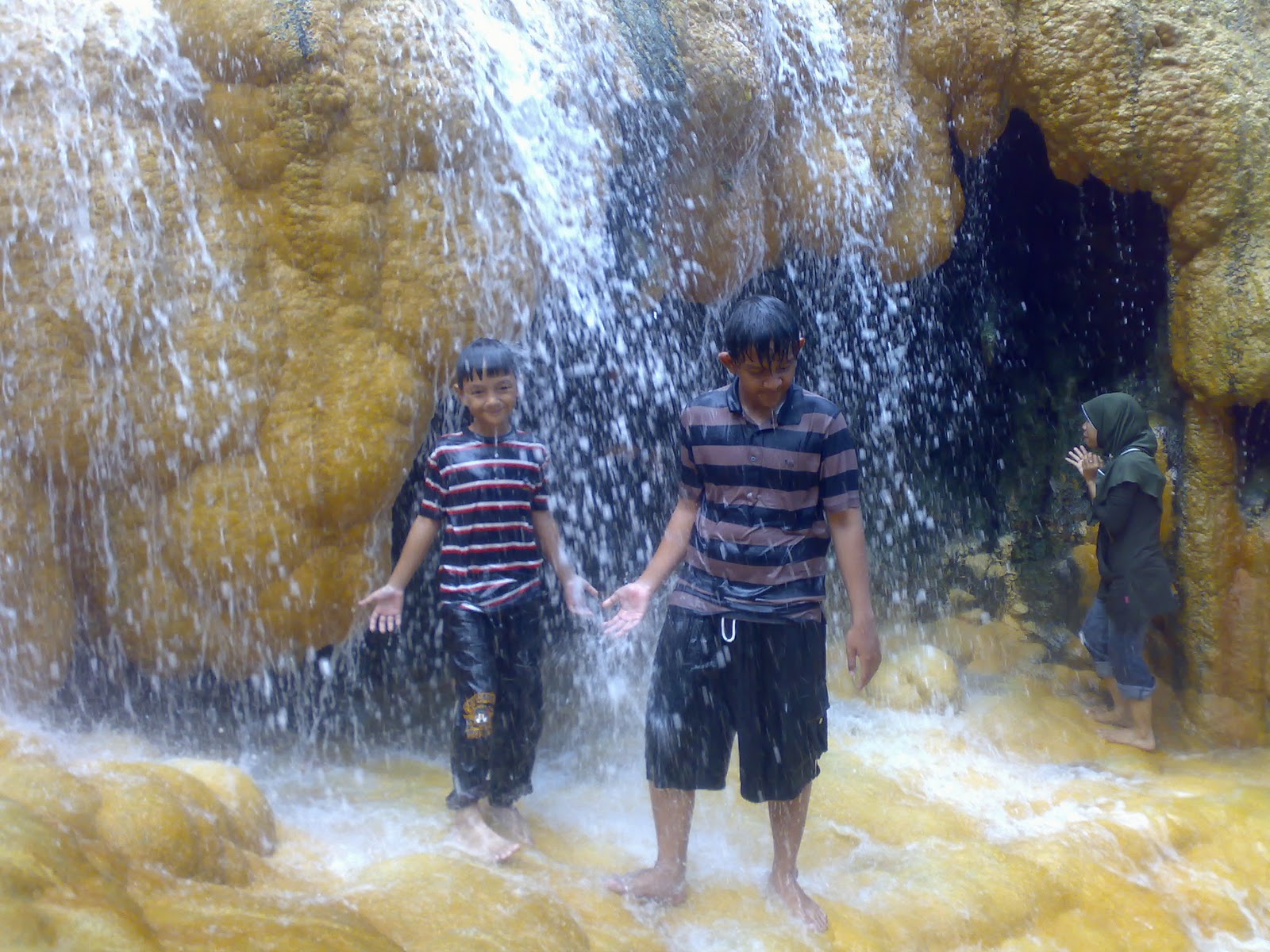 AMAZING INDONESIA: PANCURAN PITU BATURADEN