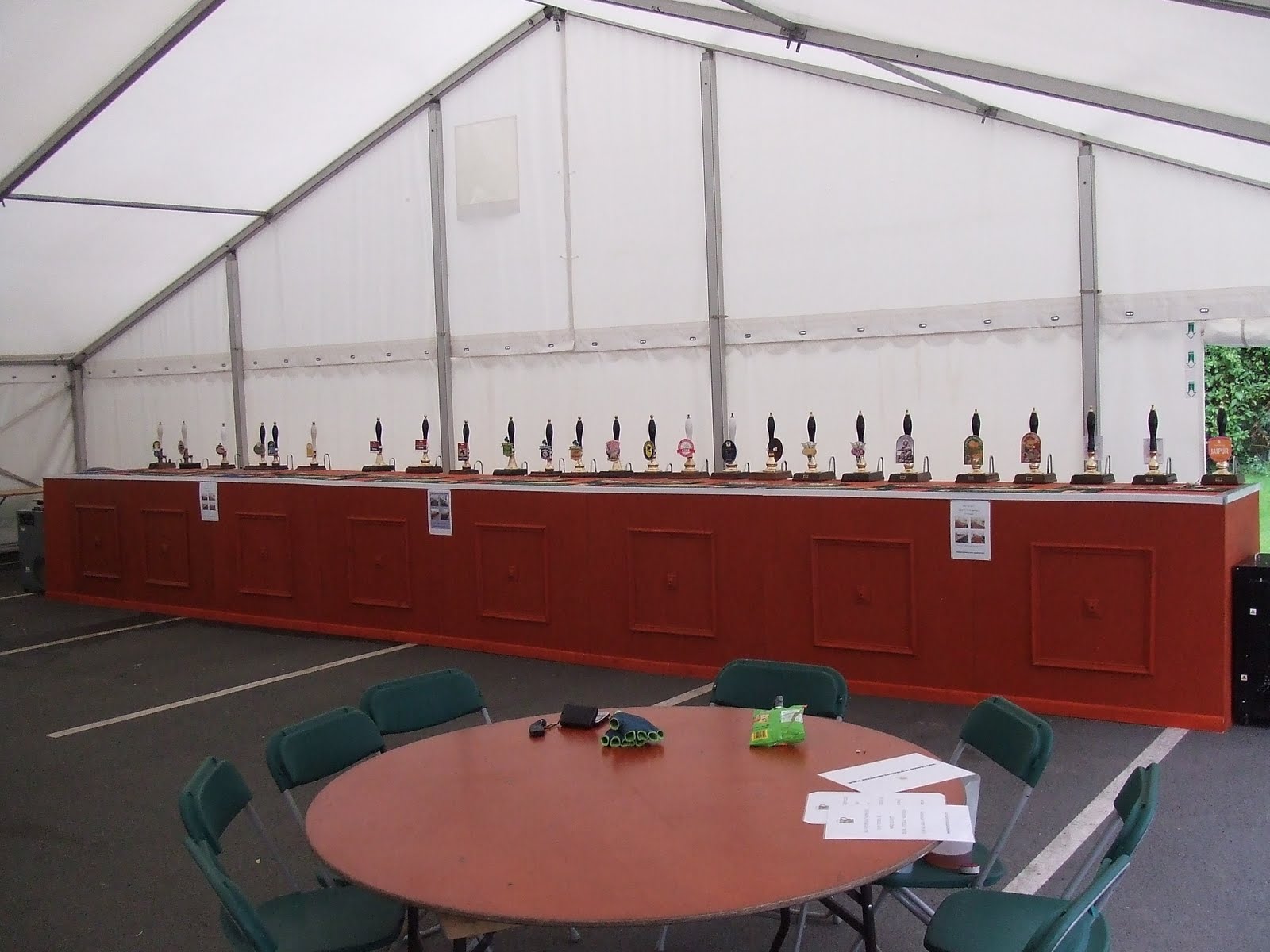 BEERANDFESTIVALS.BLOGSPOT.COM: DOG INN PEOVER HEATH 10TH BEER FESTIVAL 2010