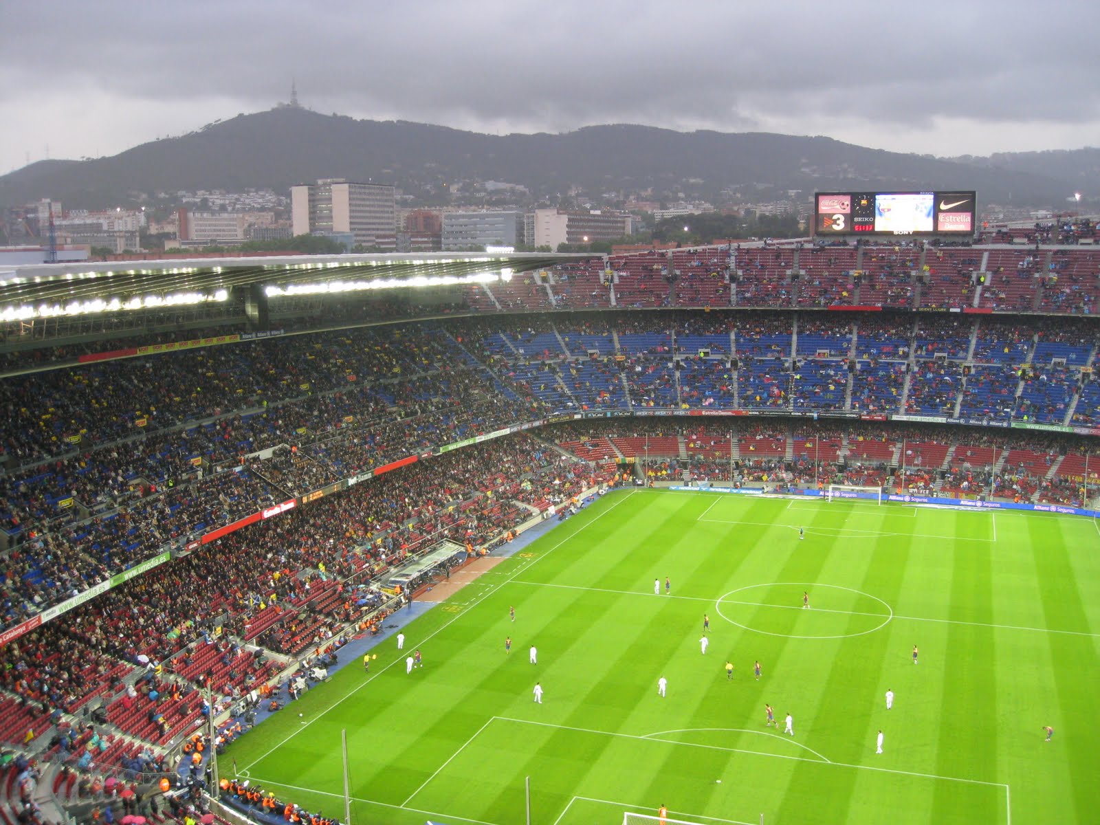 Where Is Darren Now?: Partido de Barça