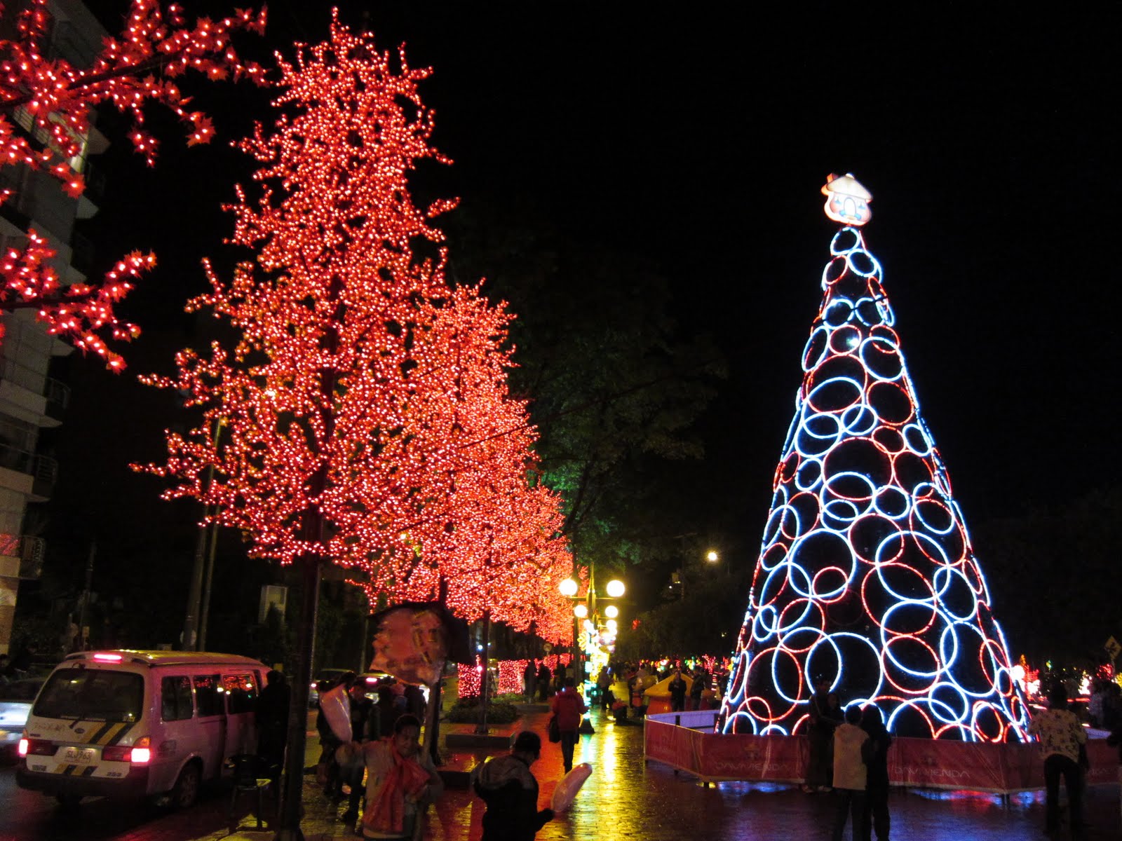 Where Is Darren Now?: Christmas Lights In Colombia