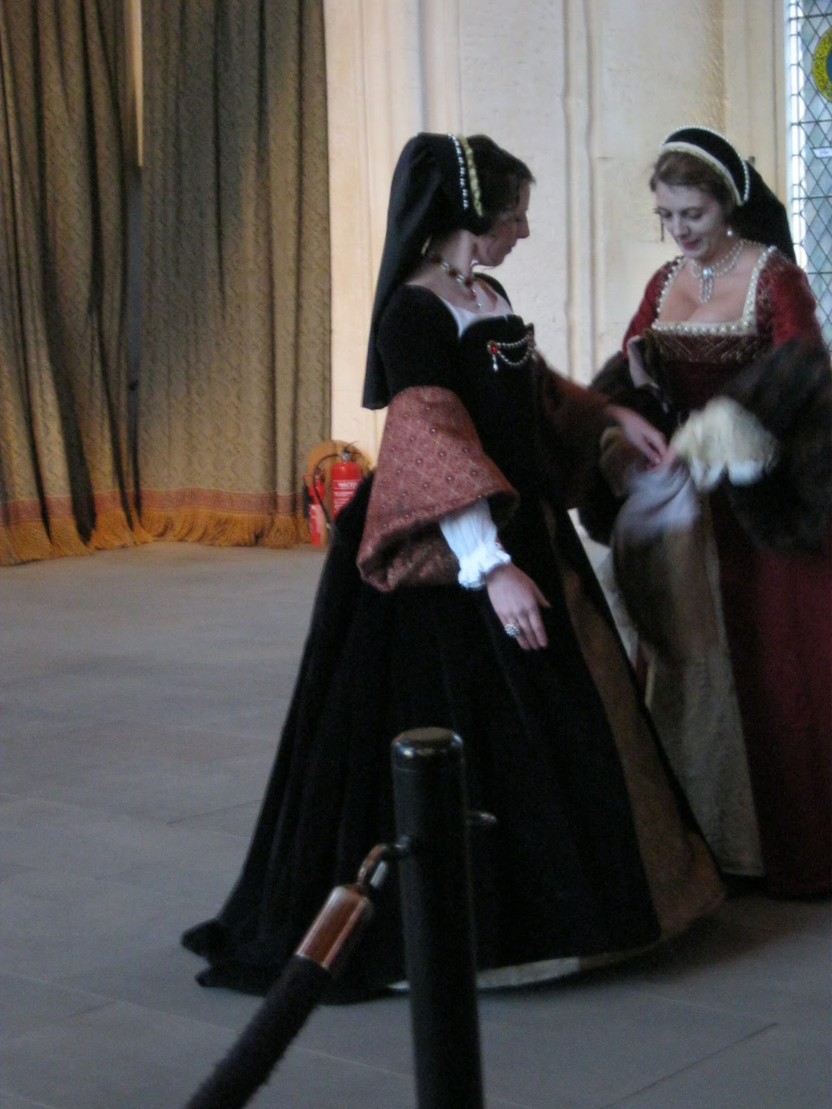 Over the Sea to Glasgow: How to dress a Medieval lady