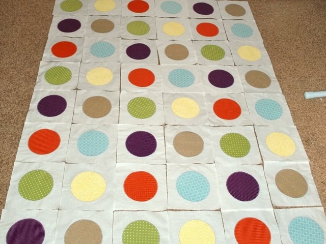 Bijou Lovely: the circle quilt tutorial, part two: assembling the blocks.