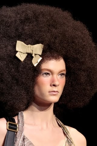 ♥ gotta love that afro hairdo. ~ a glimpse of glamour.