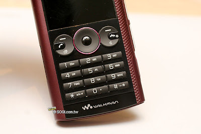 Sony Ericsson W902 - Volcanic Black and Wine Red | Sony Mobile Evangelist