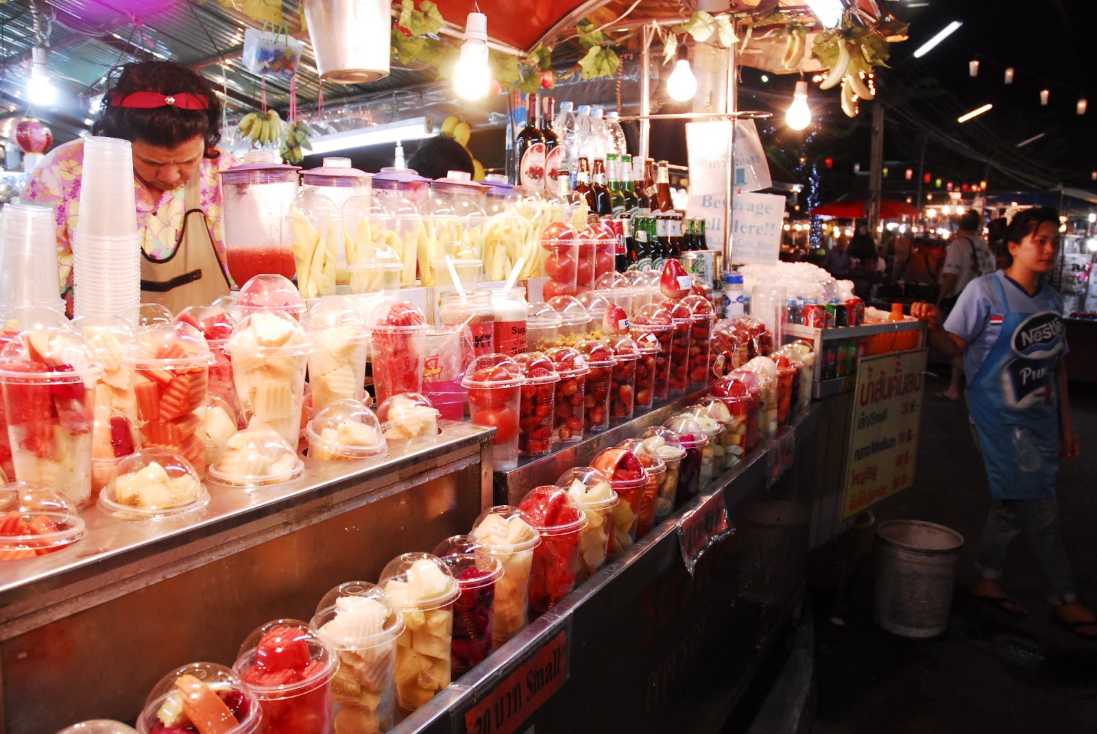 Matt's Travel Blog: Chiang Mai Night Bazaar