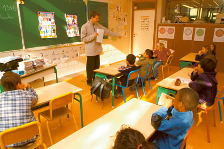 PlaceAuPeuple - Blog Indigné: L'école, ce formidable sanctuaire qui ...