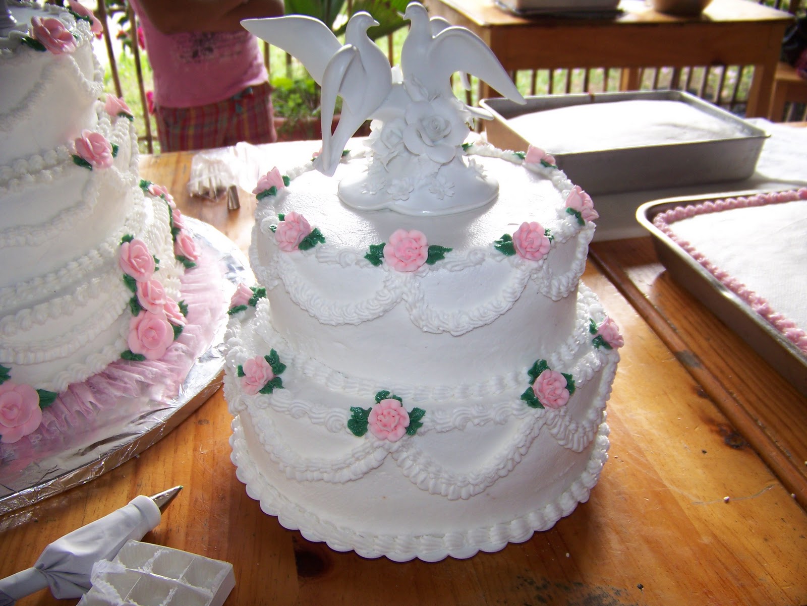 Life at the Llewellyns': Day #4 in Honduras -- the cake decorating!