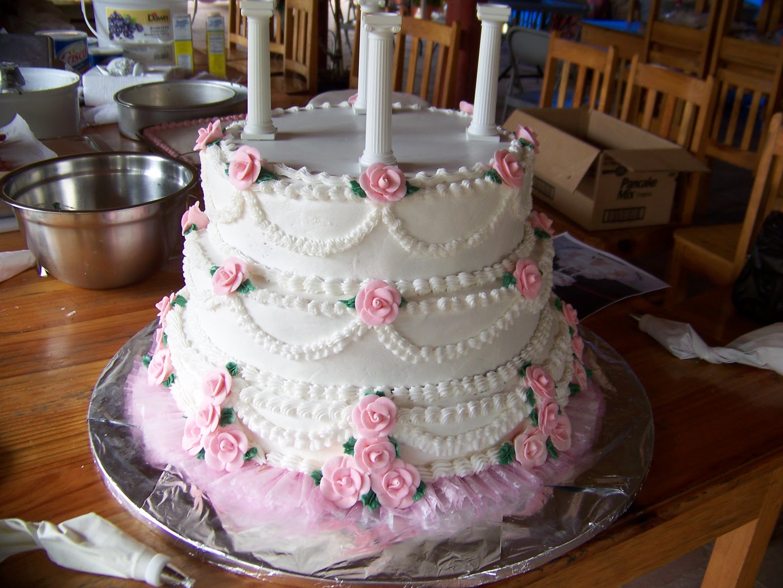 Life at the Llewellyns': Day #4 in Honduras -- the cake decorating!