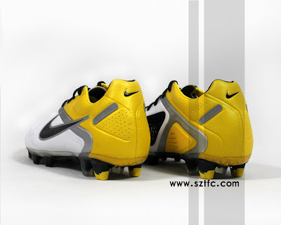 football boots: BLACK AND YELLOW CTR 360 II