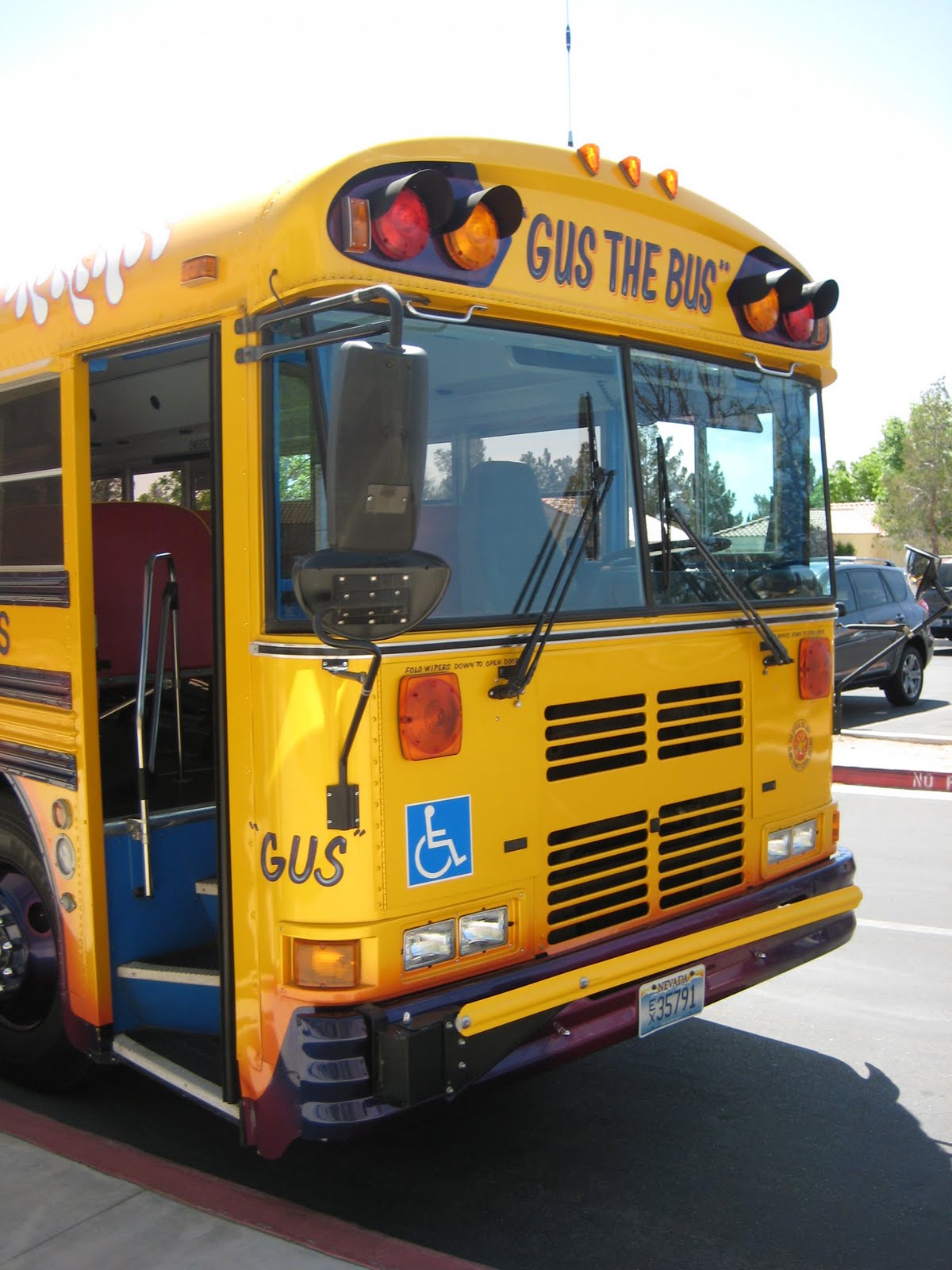 Kinder Creations: Gus the Bus