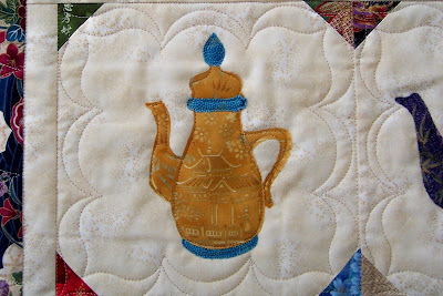 Finely Finished Quilts: Pat's Teapot Quilt
