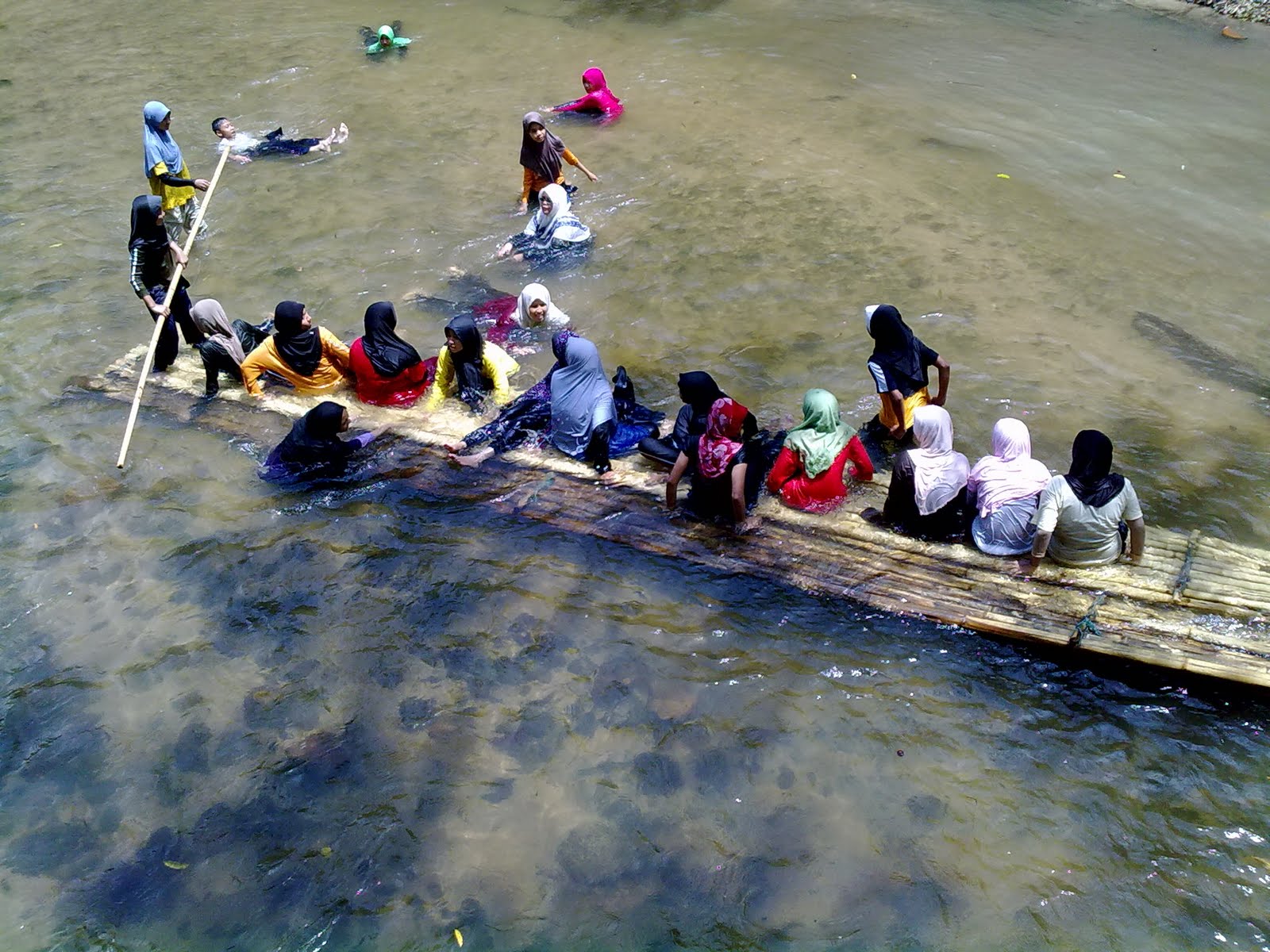 KELA ADVENTURE CAMP: BERMAIN RAKIT BULUH