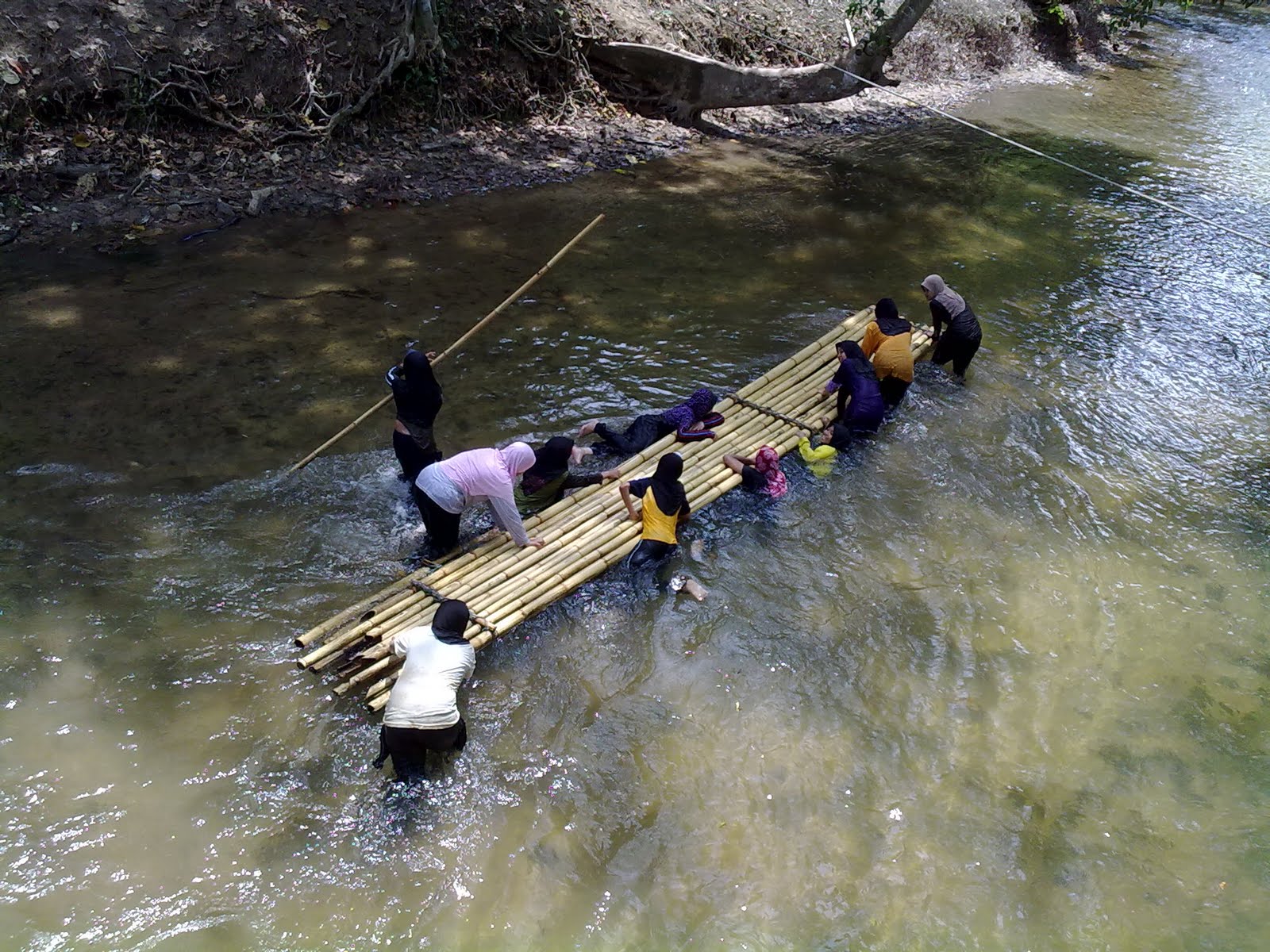 KELA ADVENTURE CAMP: BERMAIN RAKIT BULUH