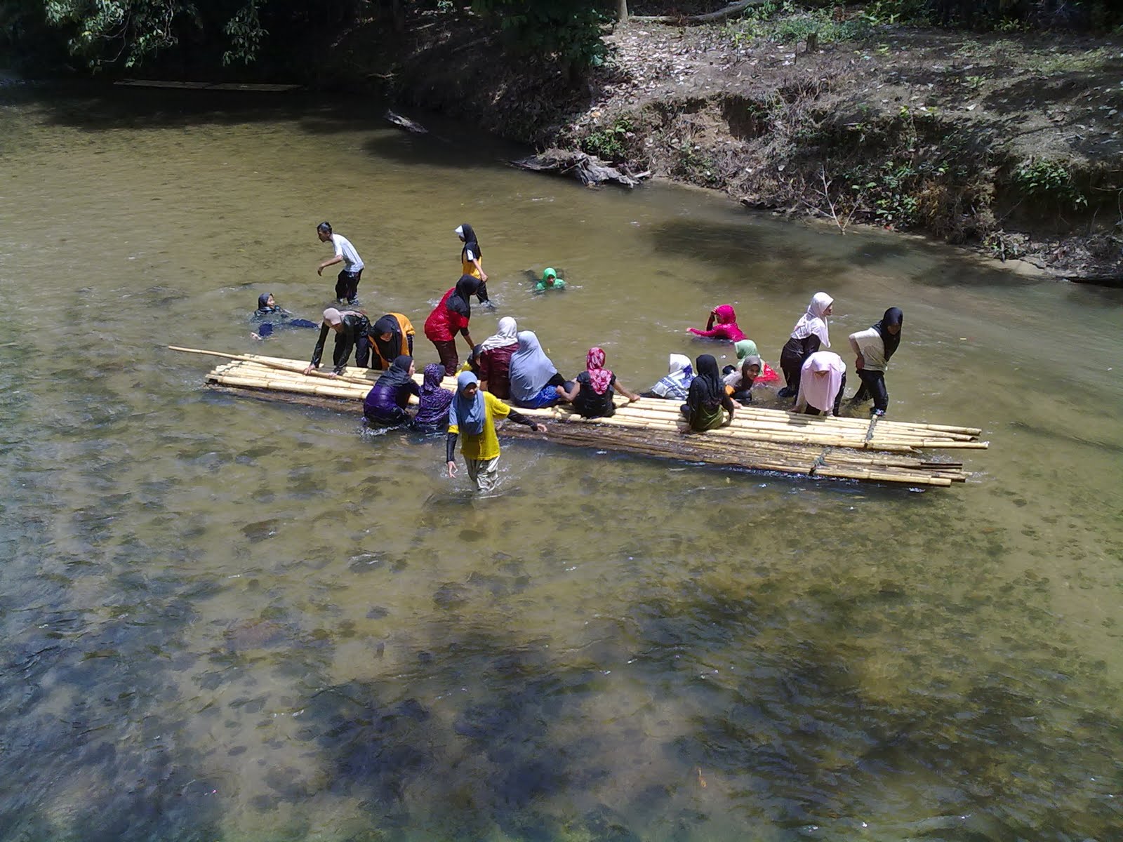 KELA ADVENTURE CAMP: BERMAIN RAKIT BULUH