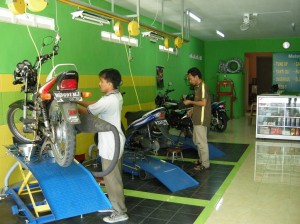 GUMELAR ONLINE: Bengkel Motor
