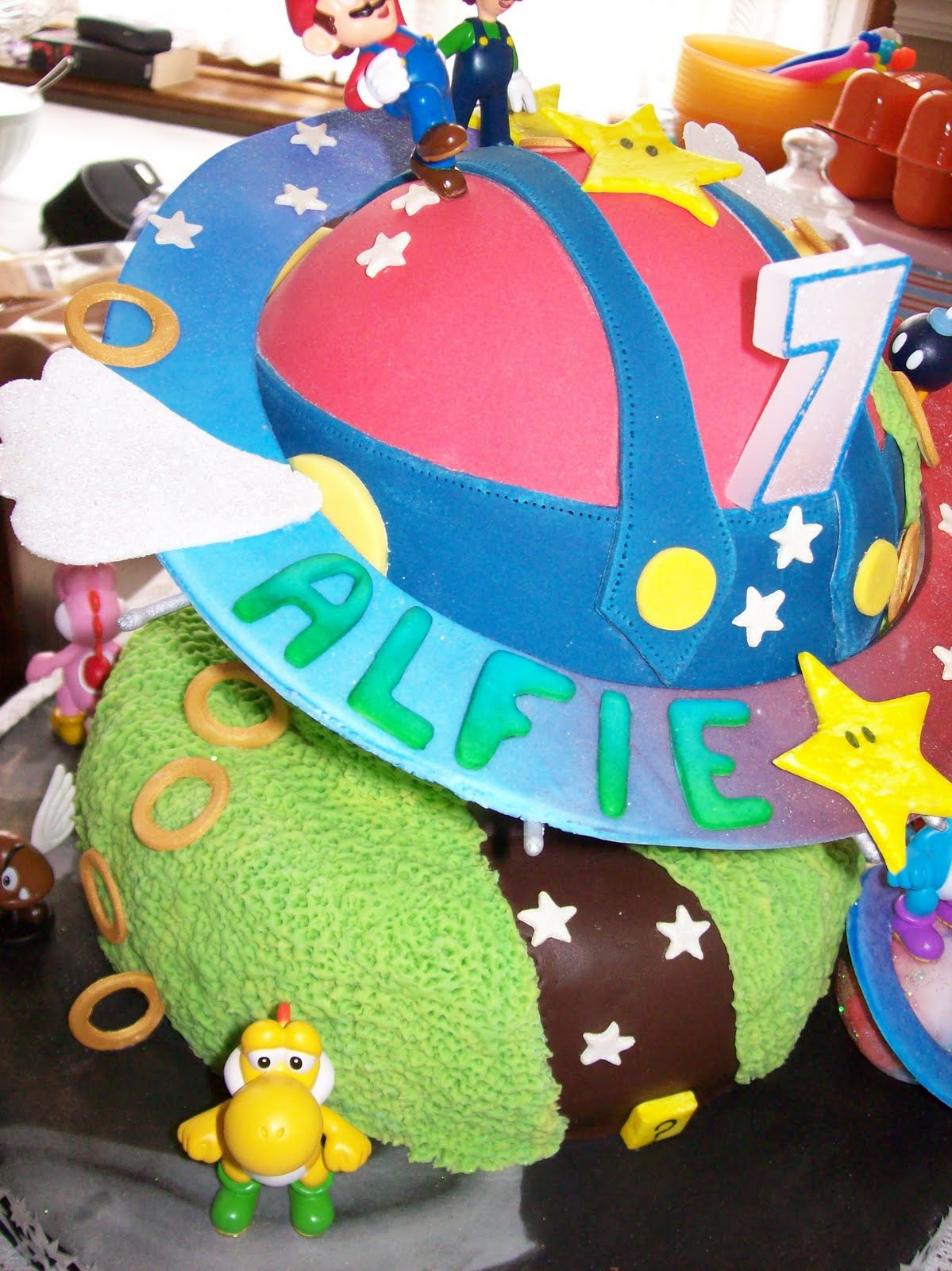 Sue's Cakes: Mario Galaxy Birthday Cake - 3D Part 2