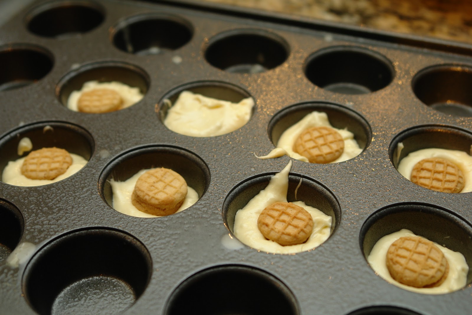 booturtle's show and tell: Mini Nutter Butter Cupcakes