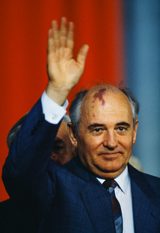 WORLD FAMOUS PEOPLE: Mikhail Gorbachev
