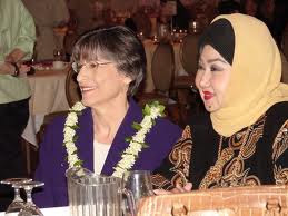 DEWI MOTIK PRAMONO A PRINCESS BEAUTY INDONESIA BUSINESS - Indonesian ...