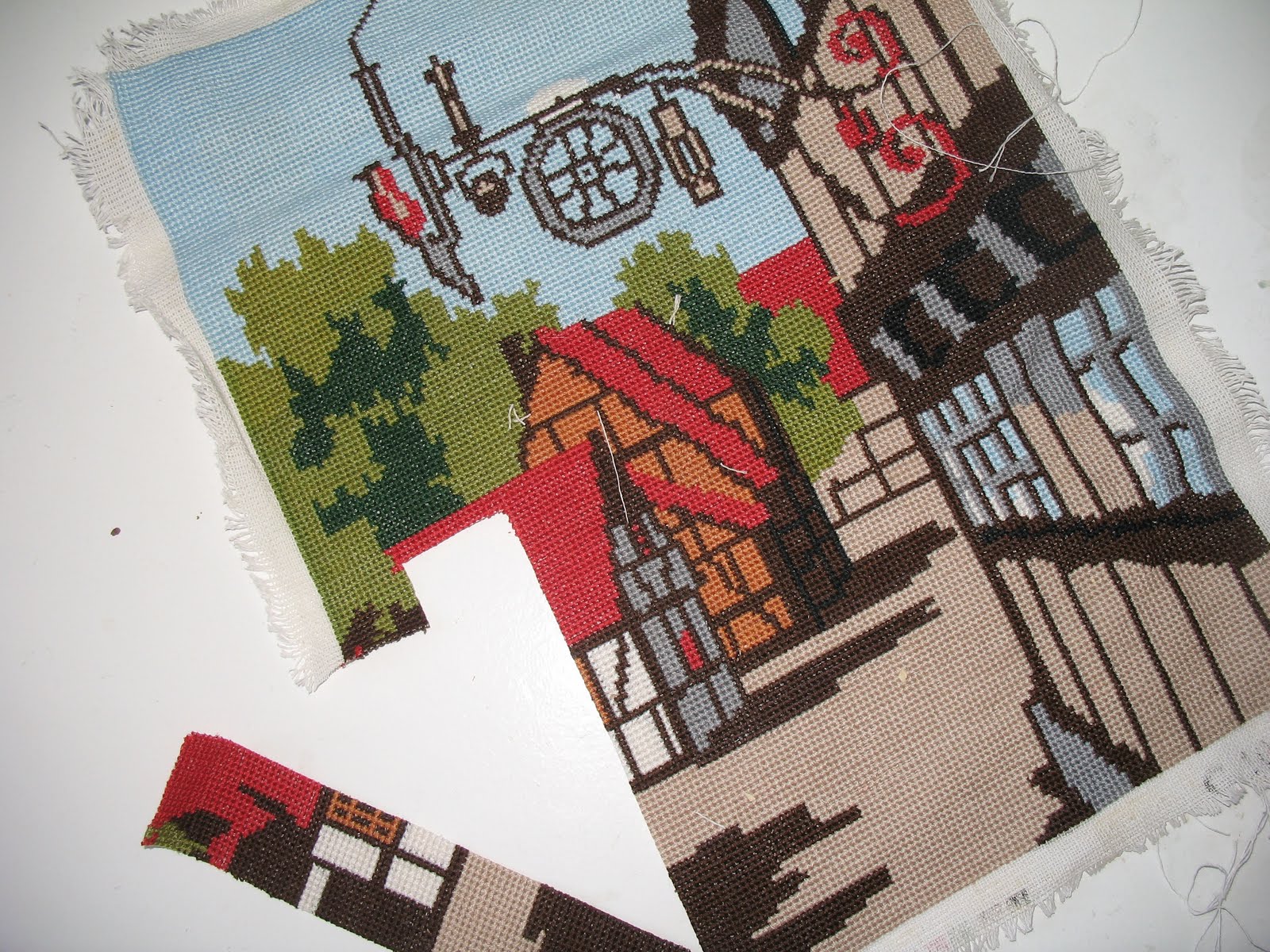 Stine Hoelgaard Johansen: Armbånd af gamle broderier