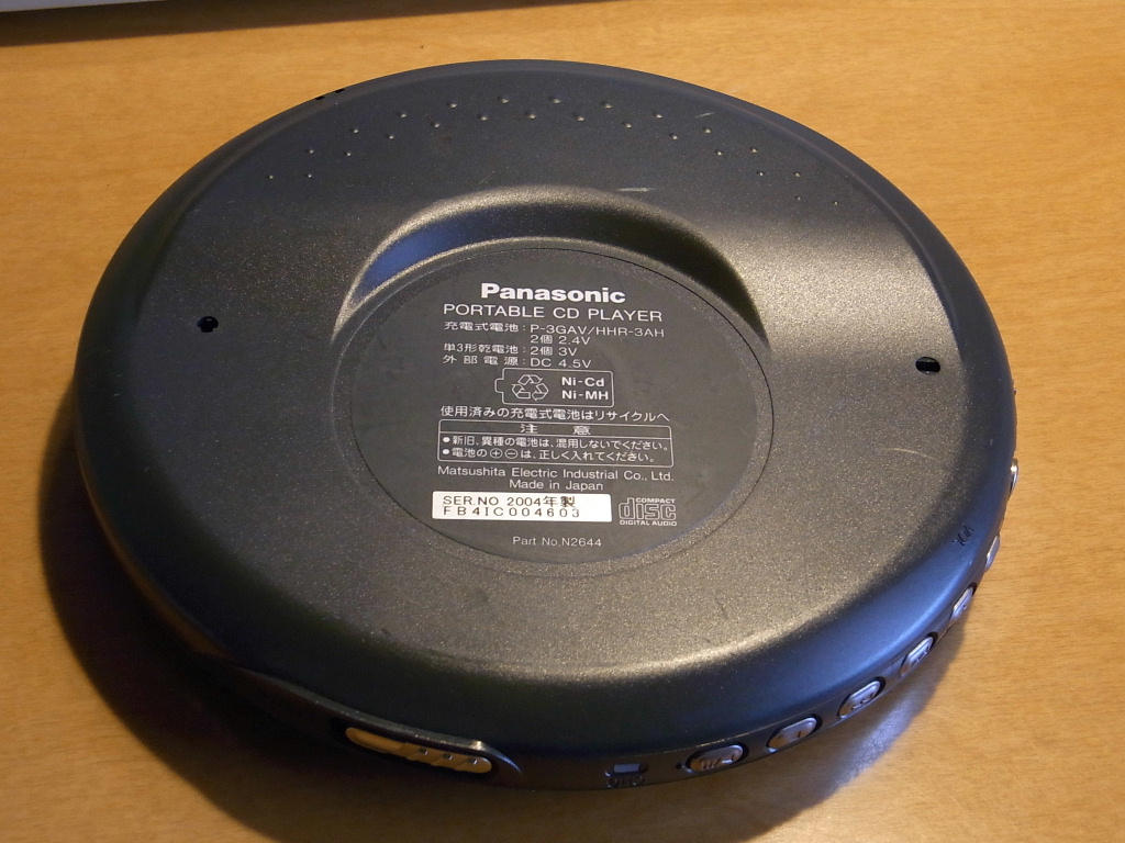 卓上オーディオ (Tabletop Audio): ポータブルCDプレイヤー(Panasonic SL-CT510)