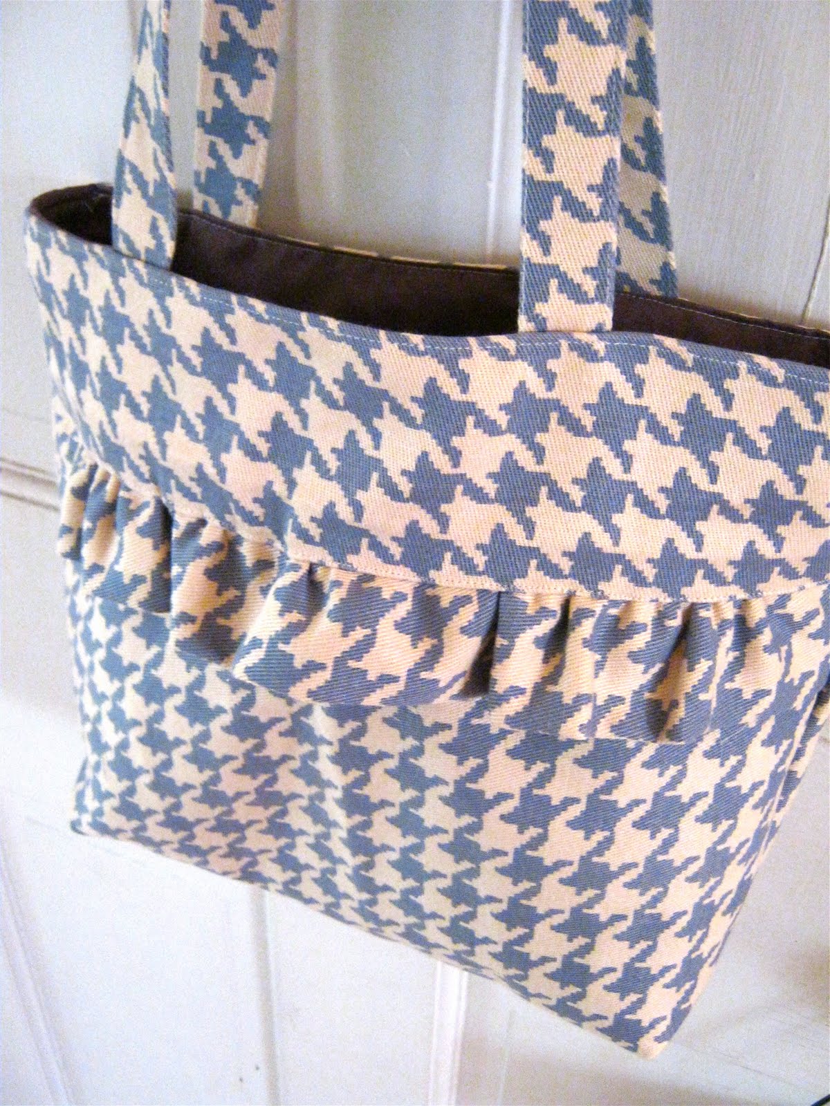 Jessica Kenenske: houndstooth ruffle tote
