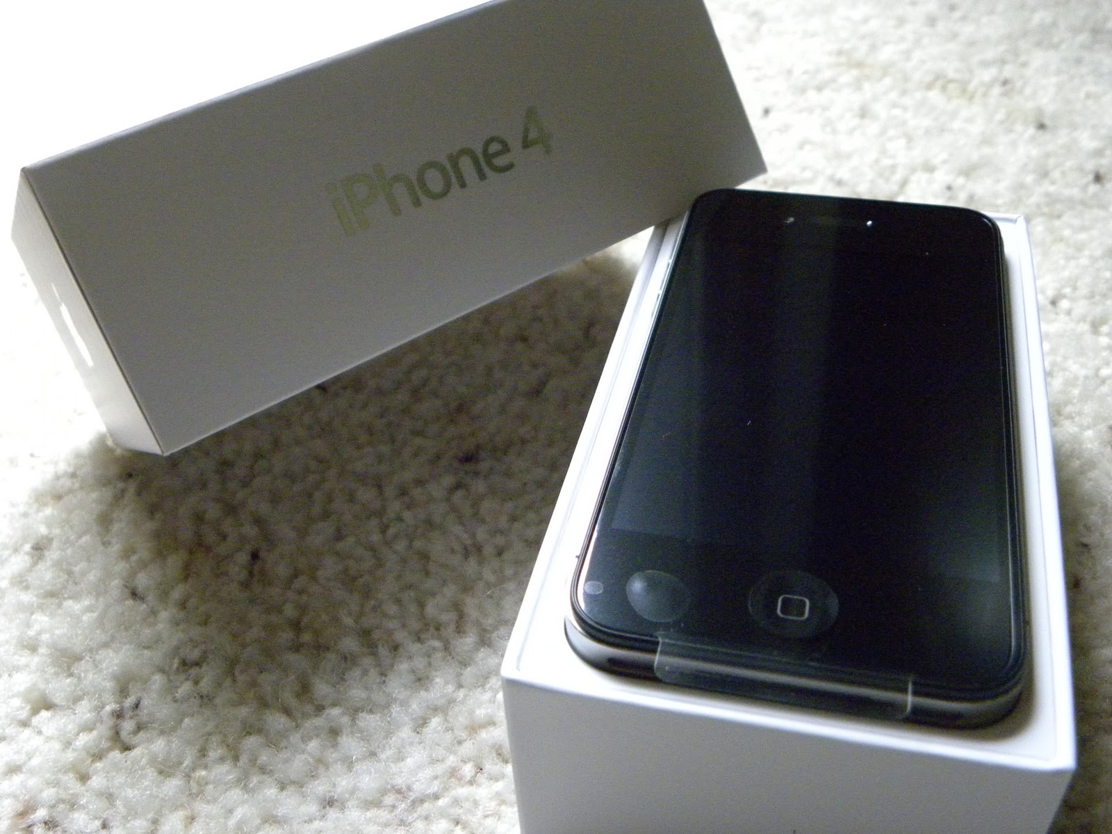 Pencil to Paper: iPhone 4: Unboxing and Review