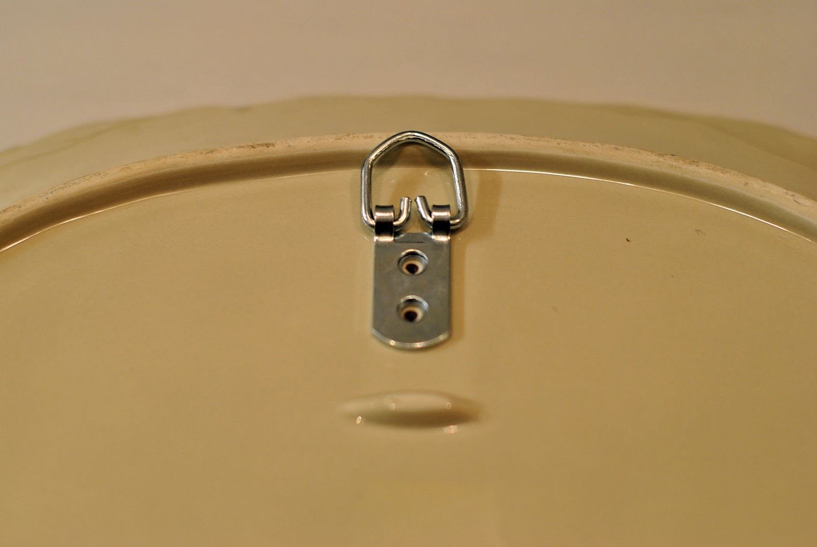 LaurieAnna's Vintage Home: Floating Plates ~ Easy DIY Tutorial