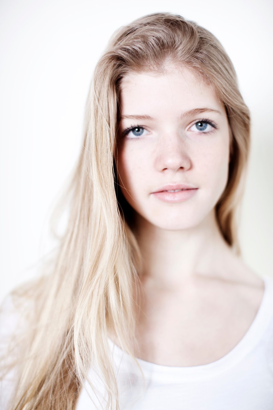 Ignite Models: New photos for Caroline