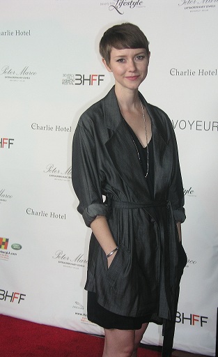 Class and Flash: Actress Valorie Curry's Simple Elegance vs Carrie ...