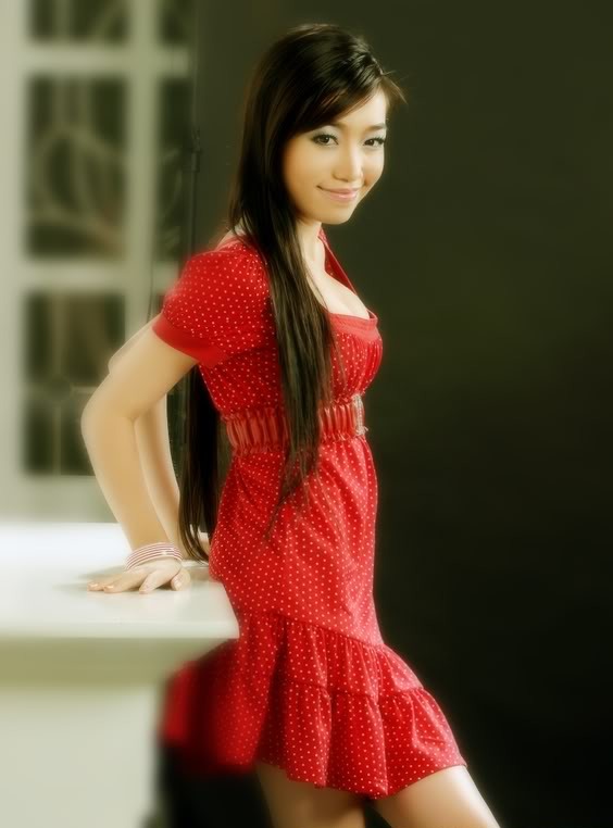 GOOD MODELS : ELLY TRAN HA WITH RED DRESS